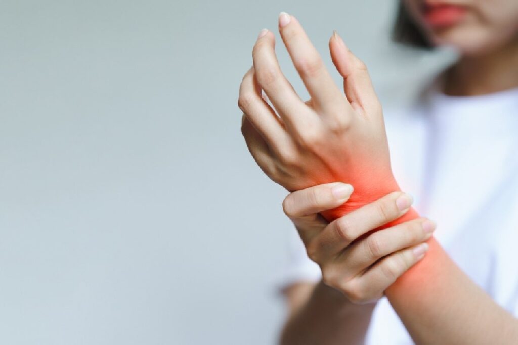 Dolore ai polsi, quando succede e cosa fare - Saluteweb.it
